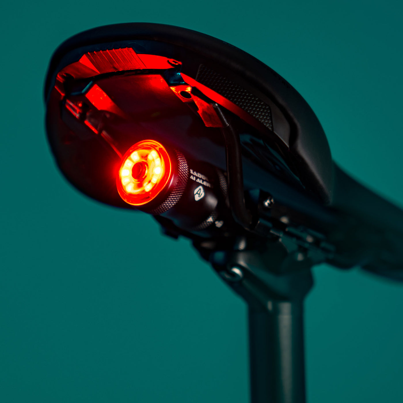 SADDLE Ai ALERT 250 | LED REAR BIKE LIGHT