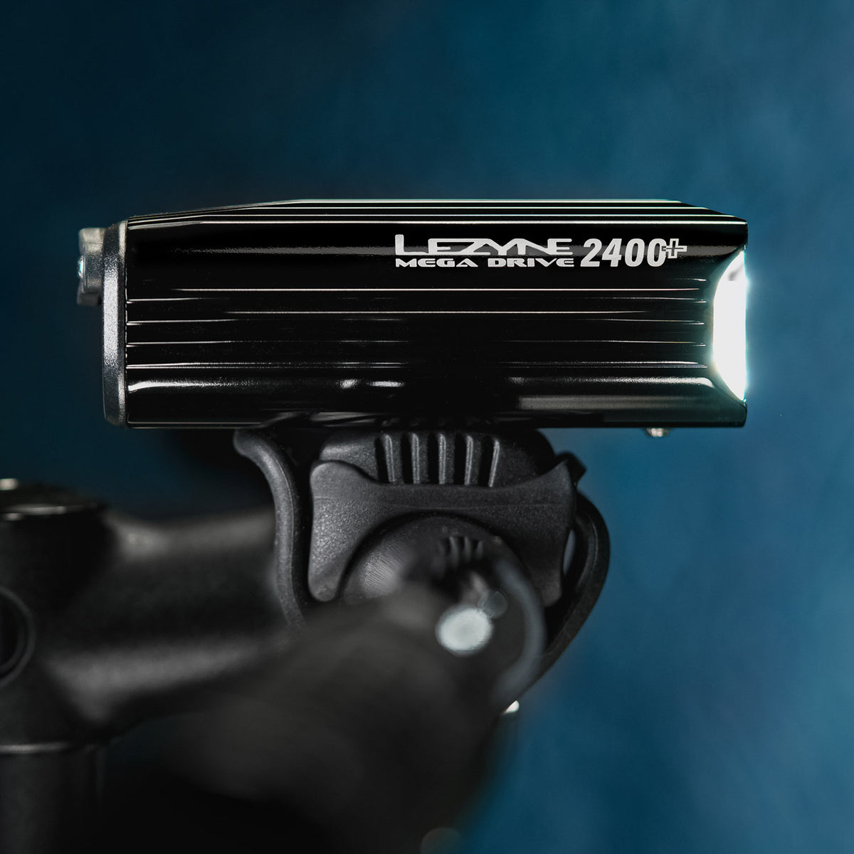 MEGA DRIVE 2400+ | LED FRONT BIKE LIGHT